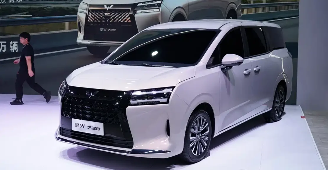 2025 Chengdu Auto Show: Wuling Starlight 730 MPV Debuts with Multiple ...