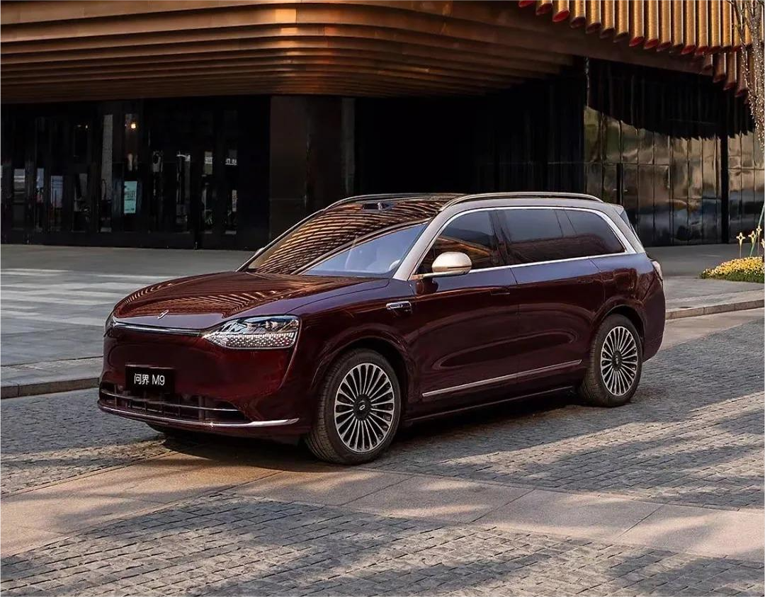 The Land First-Class Cabin: A Deep Dive into the 2025 AITO M9 EREV ...