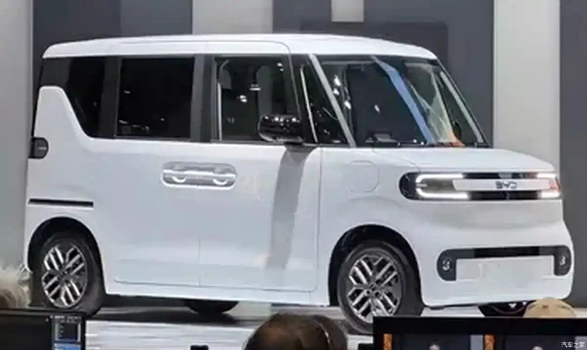 BYD presenta el nuevo K-Car EV en el Salón del Automóvil de Tokio 2025 ...