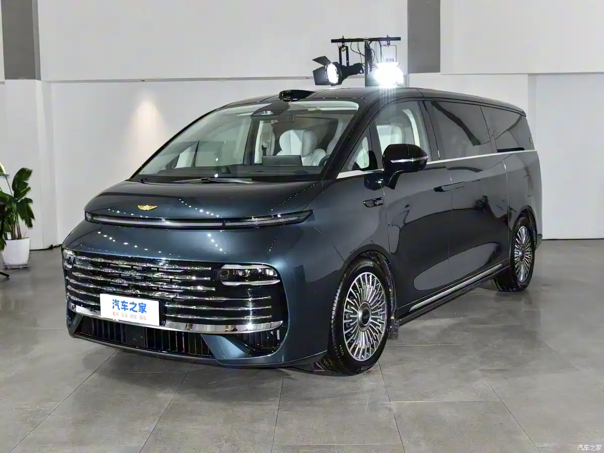 Official: Geely Galaxy V900 EREV MPV Pre-sale Starts Jan 7 - HiLUCK